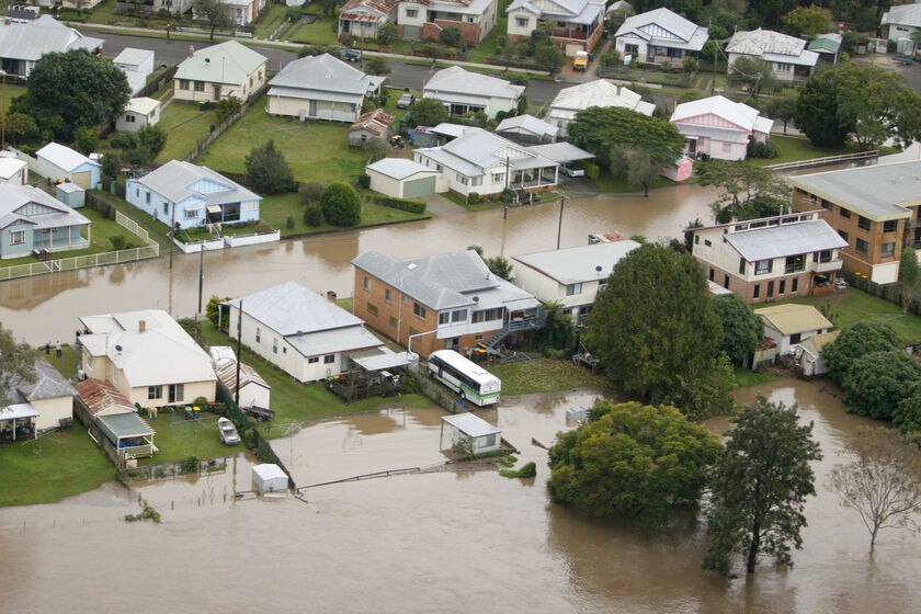 Kempsey, Maclean under siege as floodwaters rise - ABC News