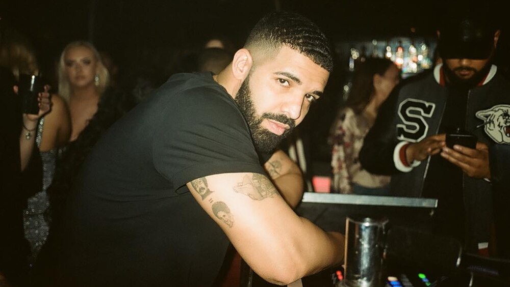 Drake booed off stage during Camp Flog Gnaw surprise set - triple j