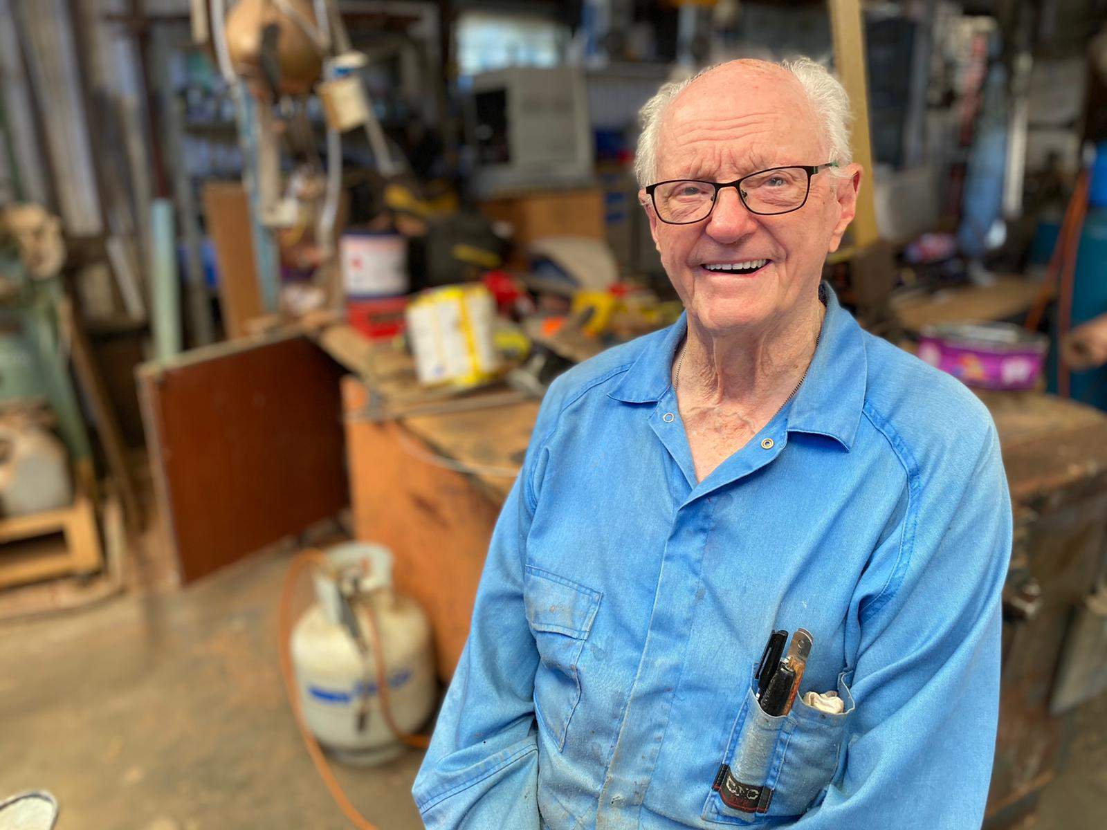 97-year-old RAAF veteran who served in WWII shares his story - ABC listen