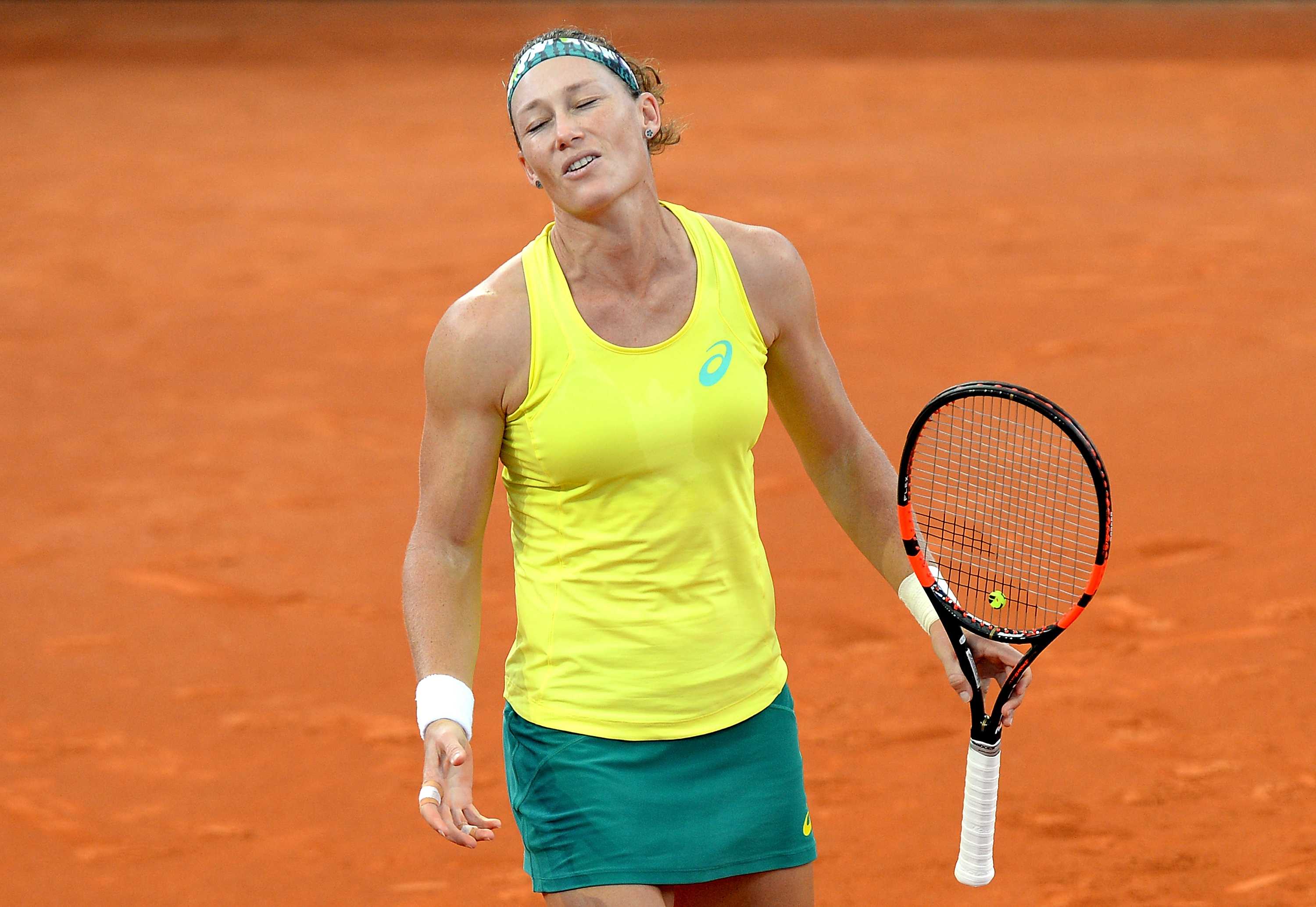 Fed Cup: Sam Stosur loses to Coco Vandeweghe as US clinches win over ...