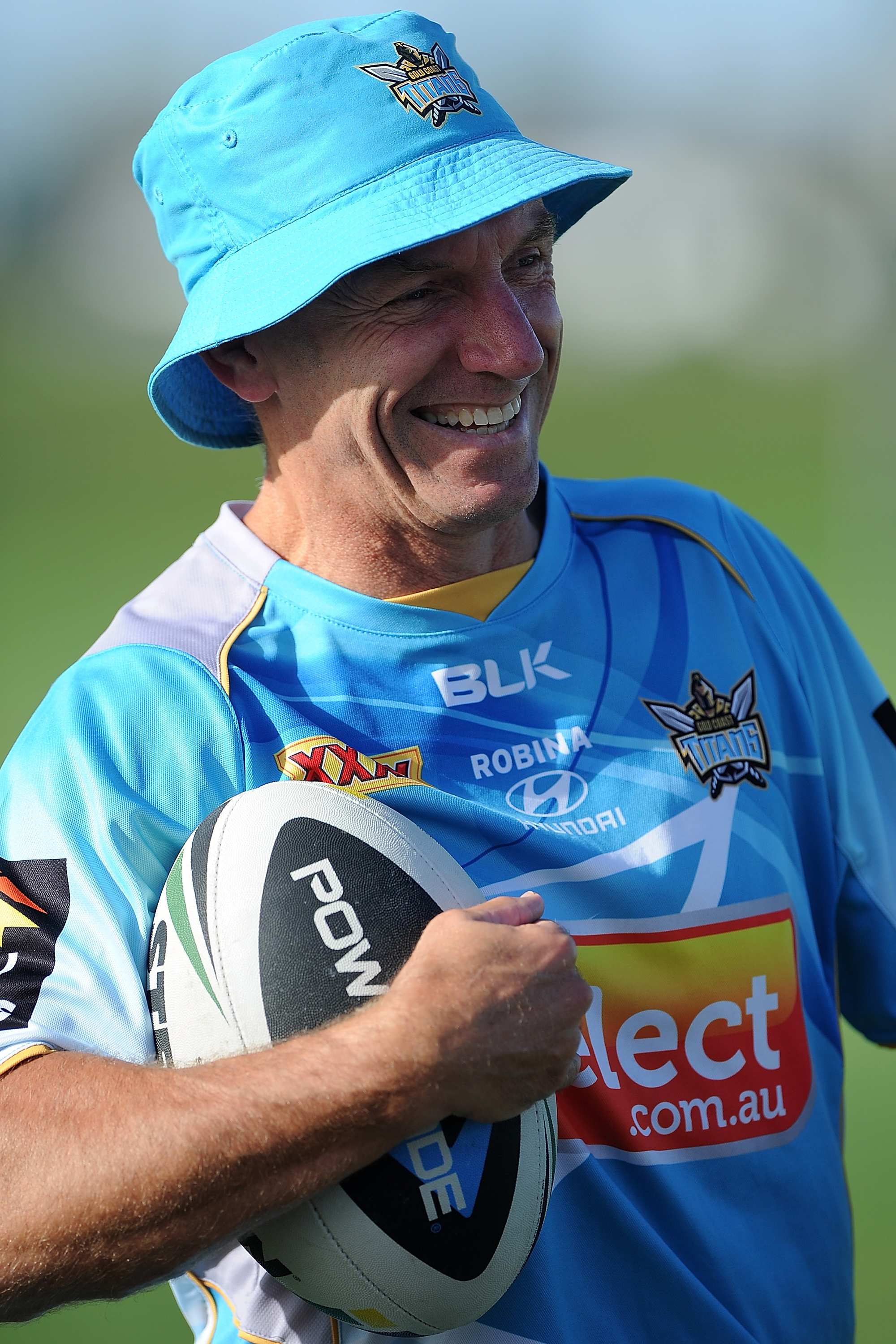 Gold Coast Titans moving quickly to secure Neil Henry as new head coach ...