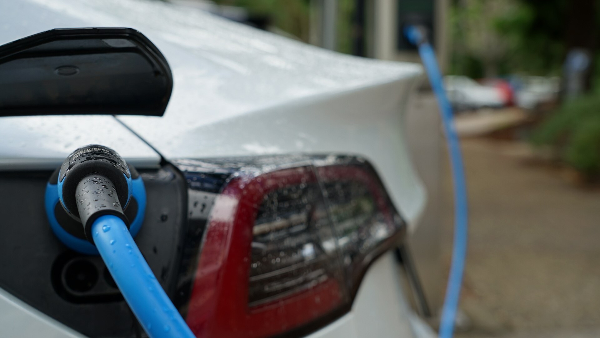 Electric vehicle roadside call-outs are rising, with training and ...
