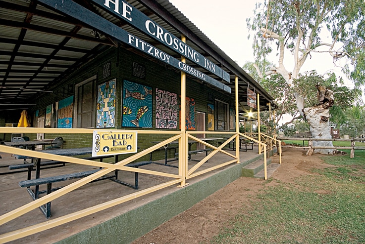Fitzroy Crossing loses power after fire as temperatures soar - ABC News
