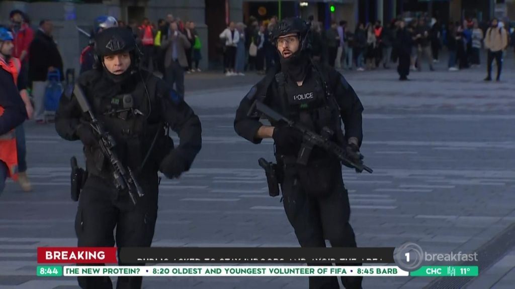 Police maintain a heavy presence in Auckland's CBD - ABC News