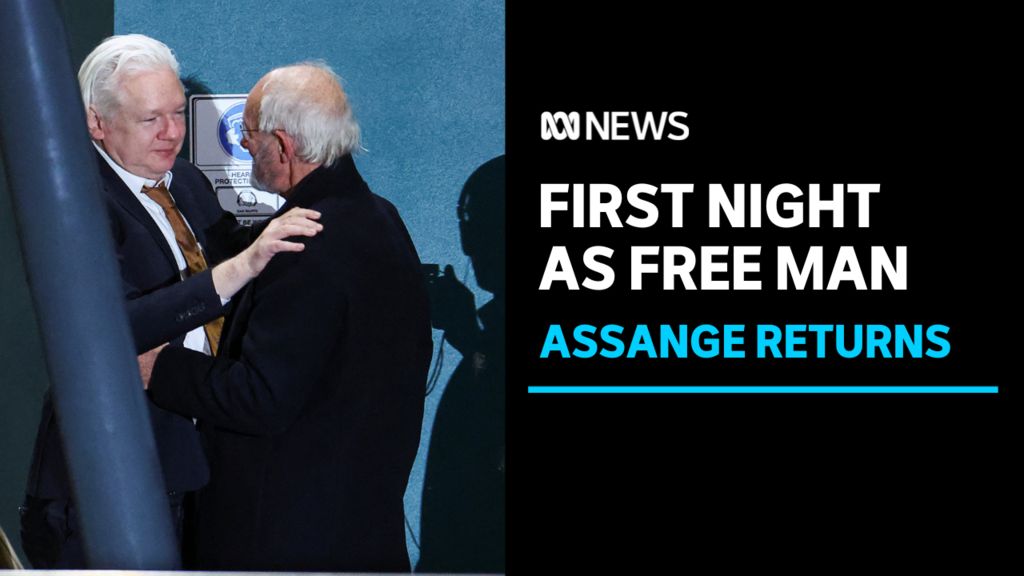 The moment when Julian Assange embraced former PM Kevin Rudd - ABC News