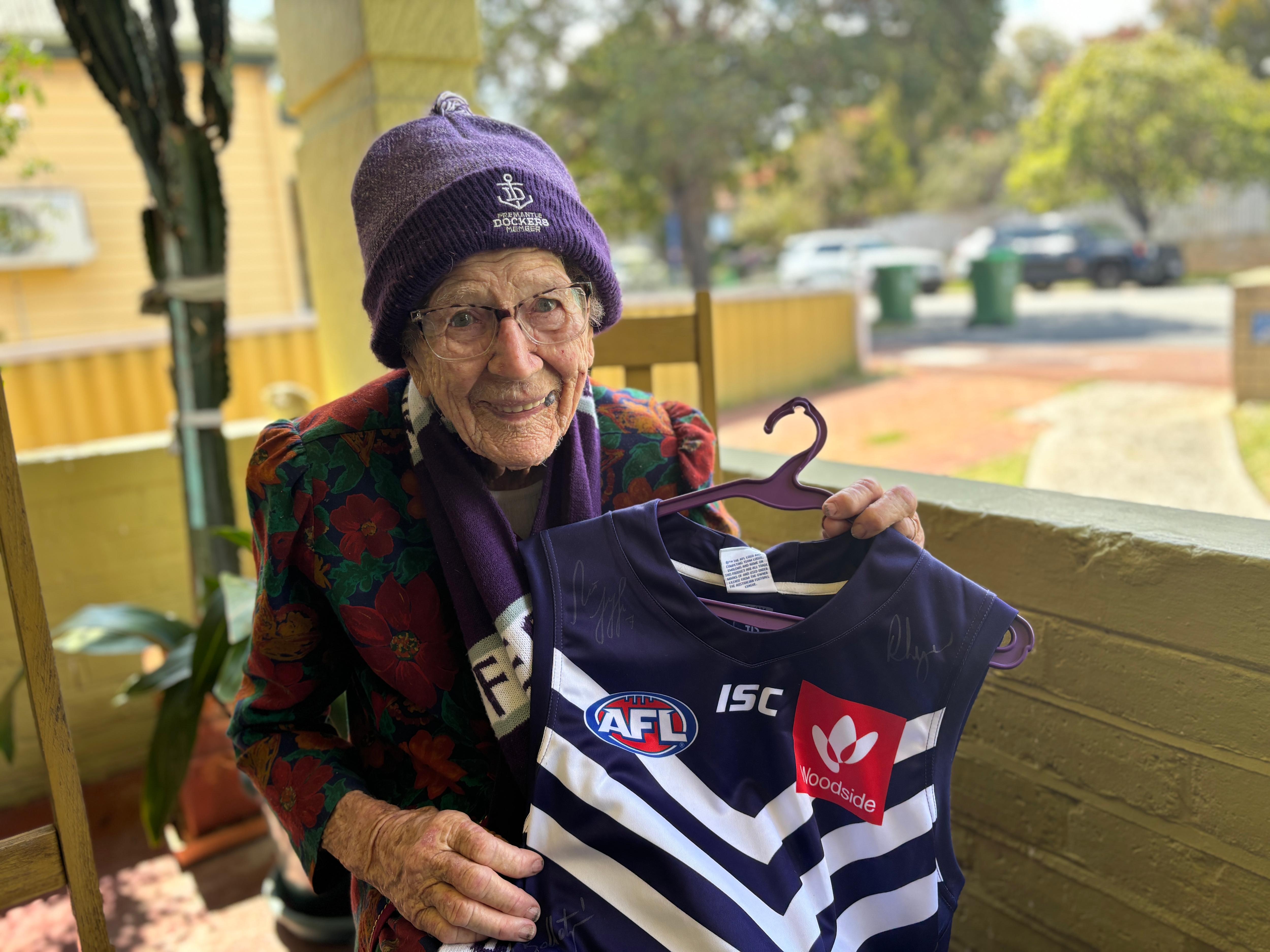 The Dockers oldest fan will turn 105 on AFL grand final day - ABC listen