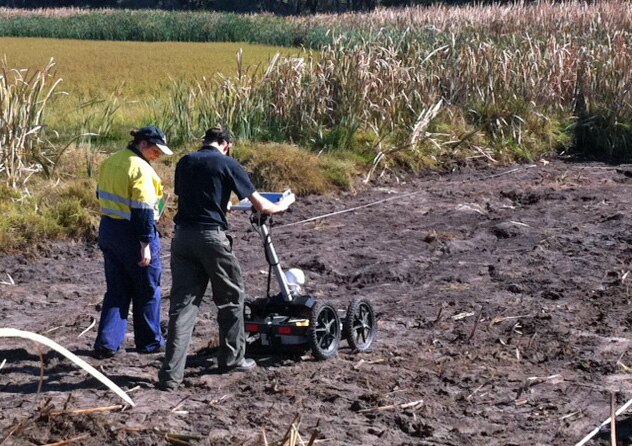 Police search lake for body of woman - ABC News
