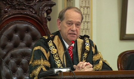 Lord Mayor defends lack of bus station cafe - ABC News