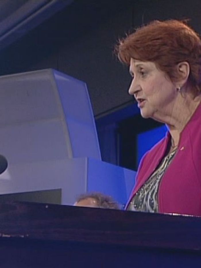 Age discrimination works against 'grey army' - ABC listen