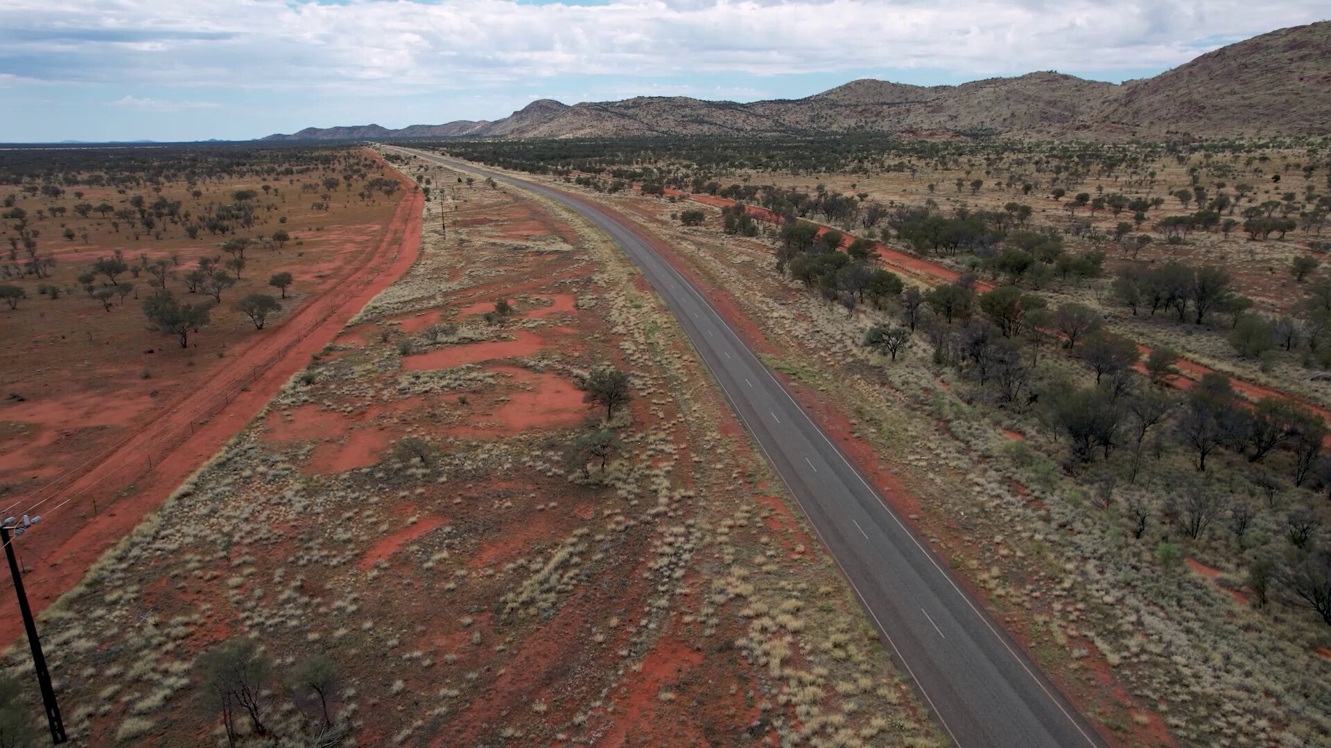 Tanami highway running through the desert - ABC News