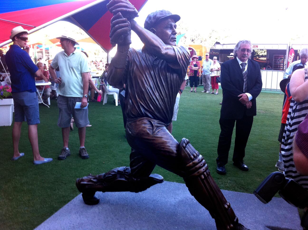 Boof immortalised in bronze sculpture - ABC News