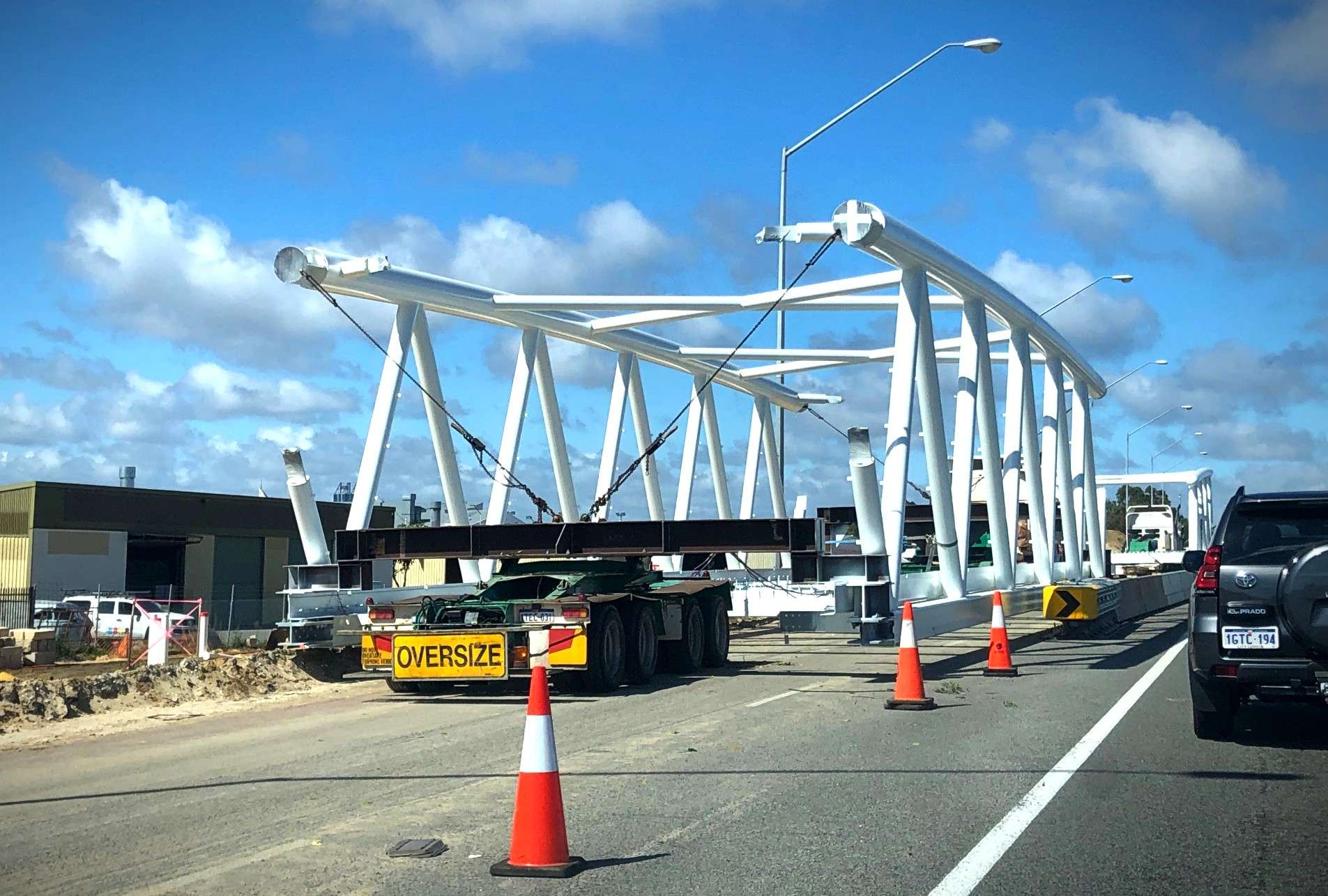 Mitchell Freeway sees massive traffic delays as pedestrian bridge ...