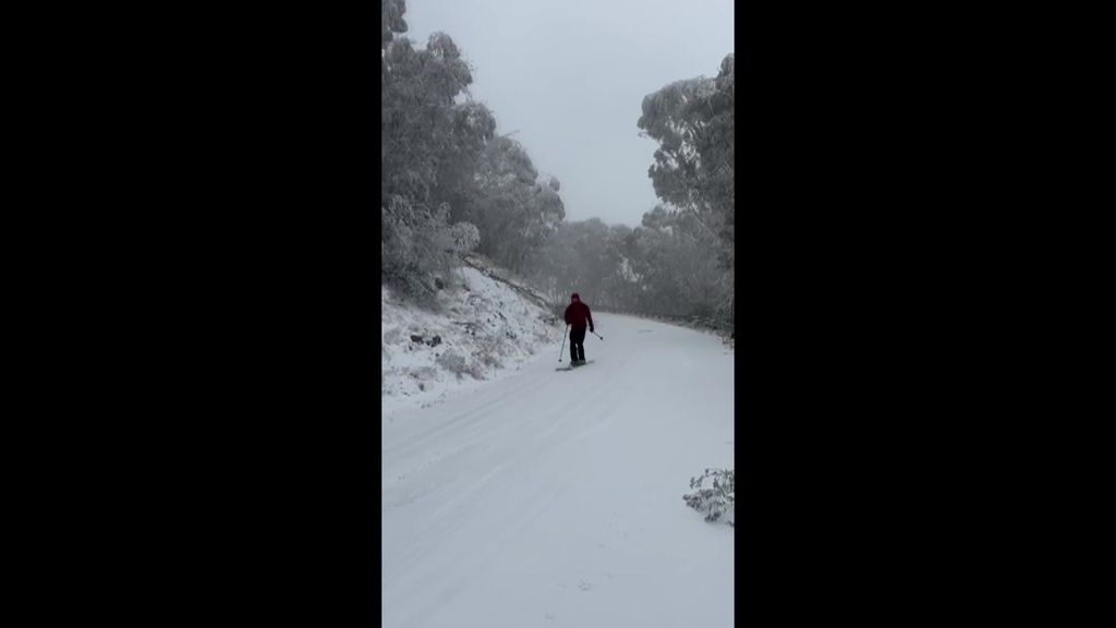 Skiiers take advantage of snow at Mt Canobolas - ABC News