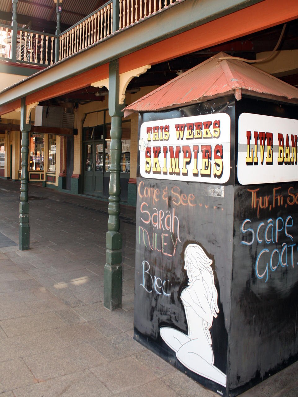 Scantily clad barmaids a slowly dying tradition - ABC News