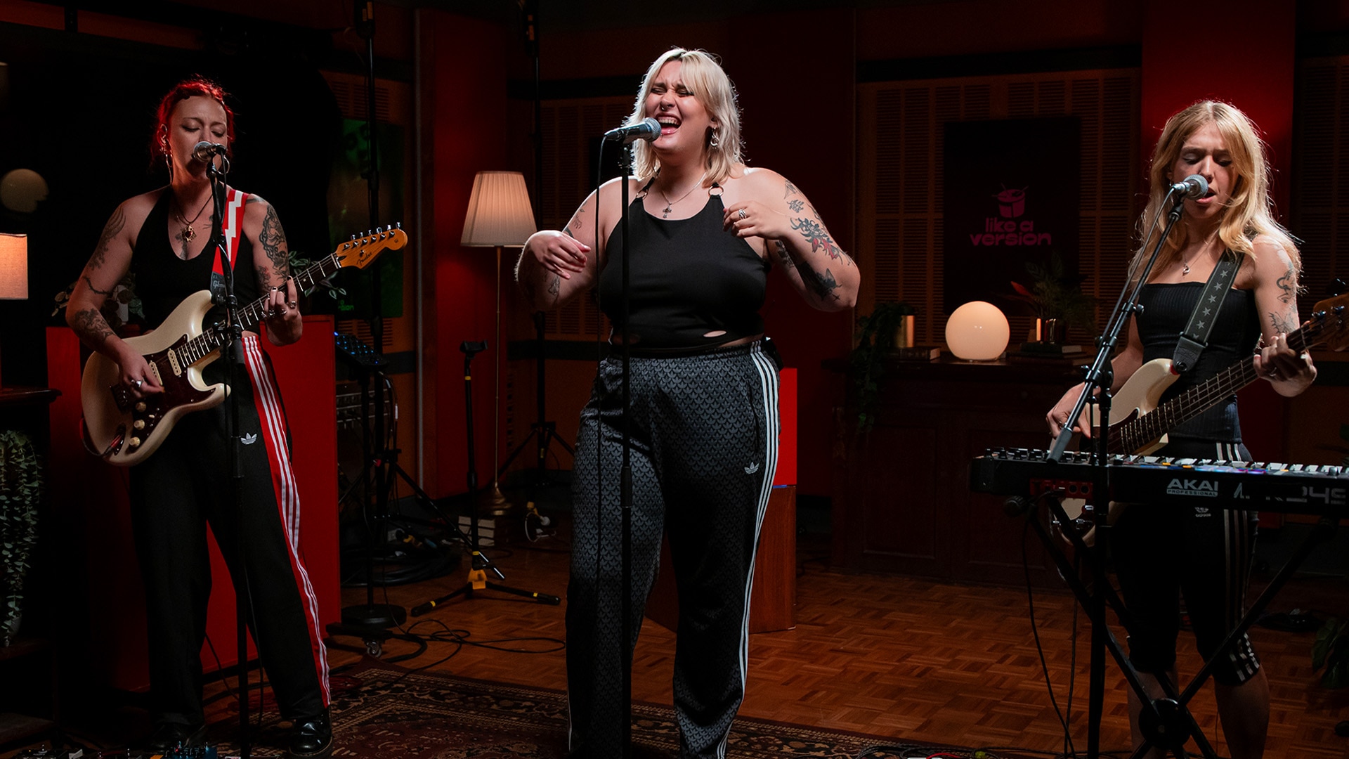 Teen Jesus and the Jean Teasers - 'BALCONY' (live for Like A Version ...