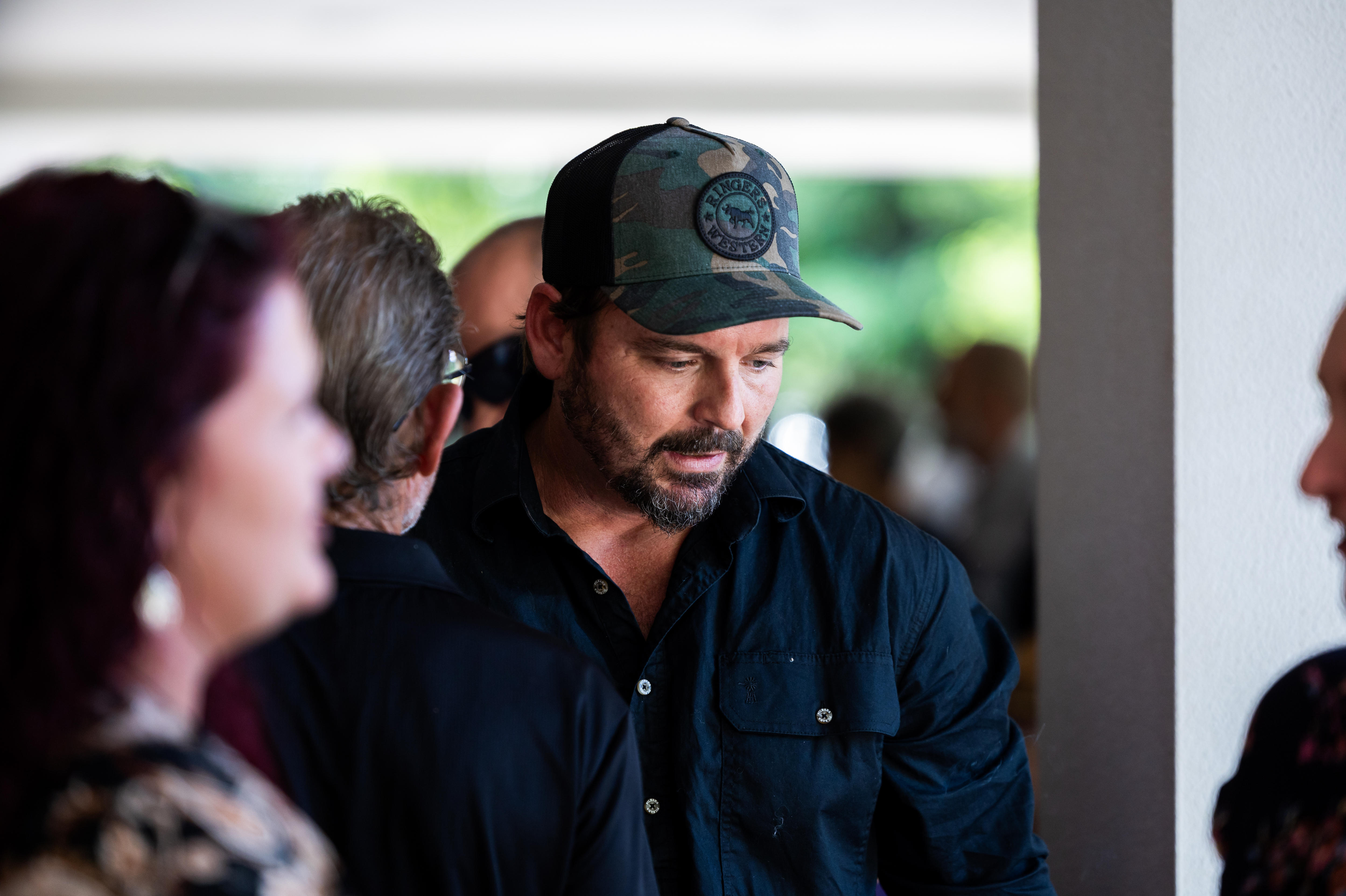 Hundreds mourn Darwin Friendly Grocer owner Linford Feick at public ...