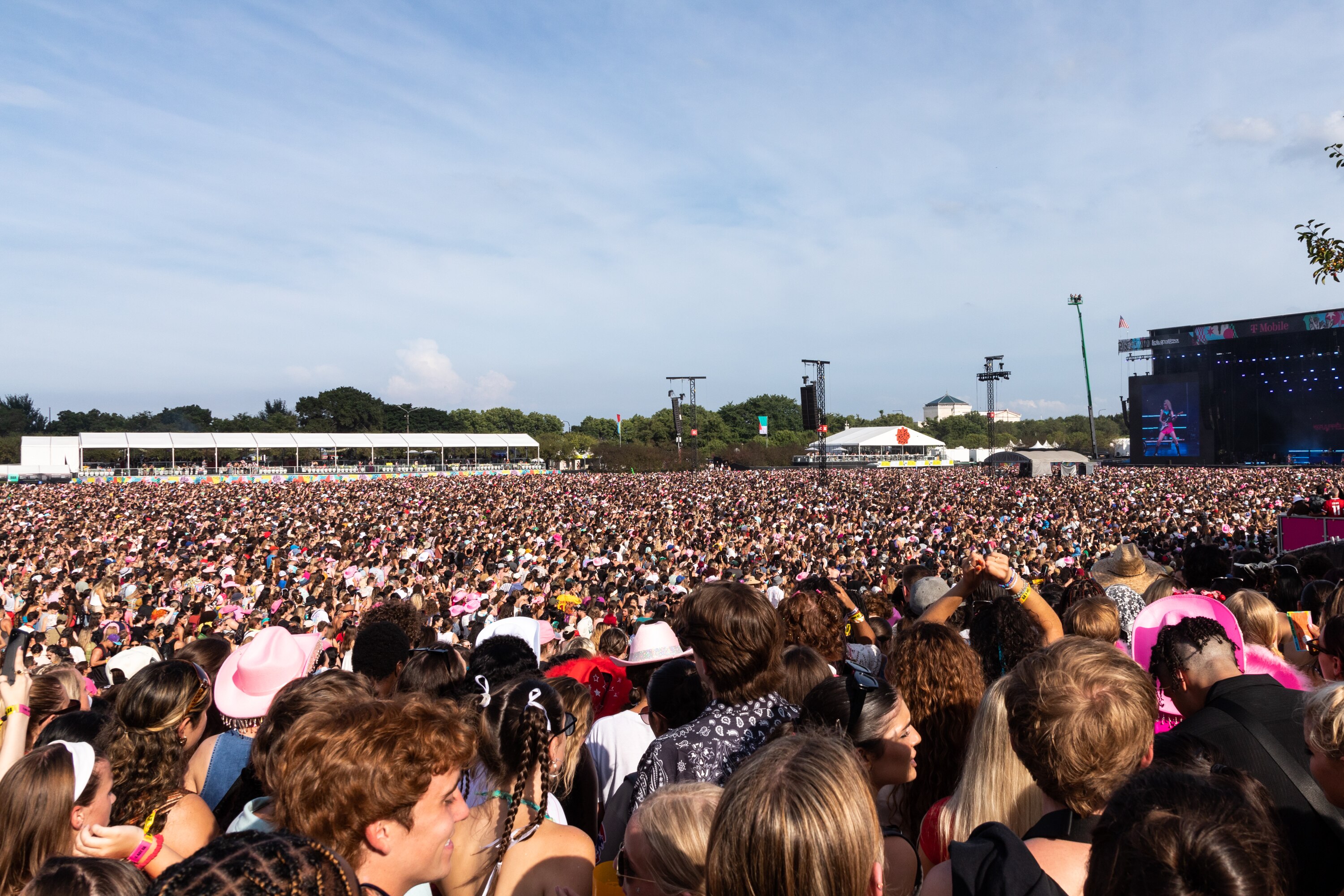 Chappell Roan wants to go to the movies like a normal person. Do ...