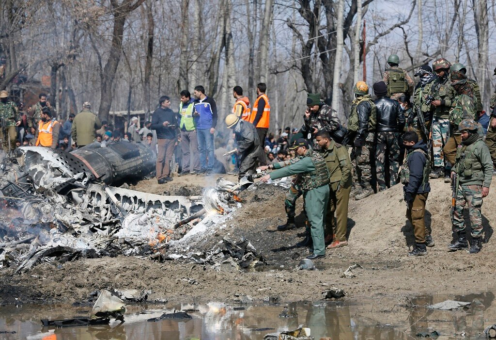 Pakistan shoots down two Indian jets in Kashmir after air strikes - ABC ...