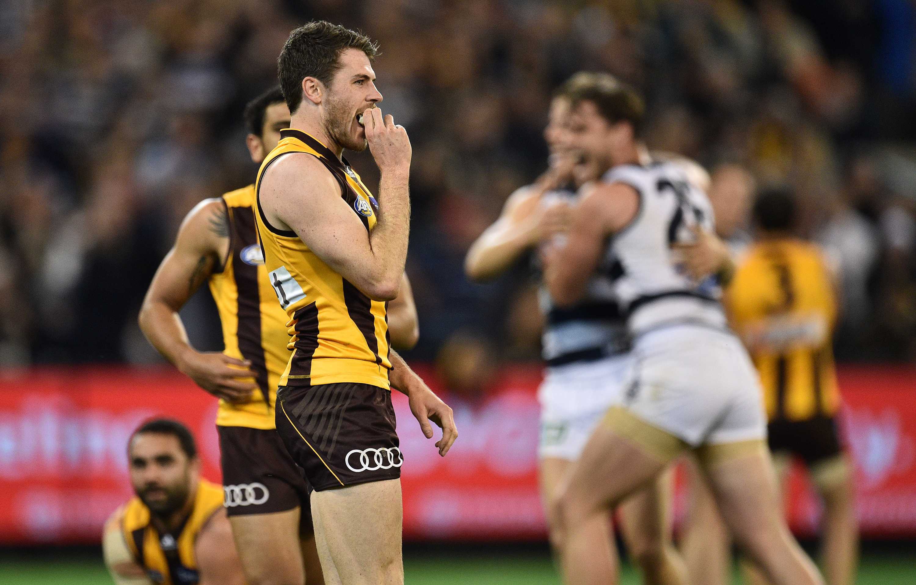 Hawthorn's Isaac Smith given words of encouragement from Alastair ...