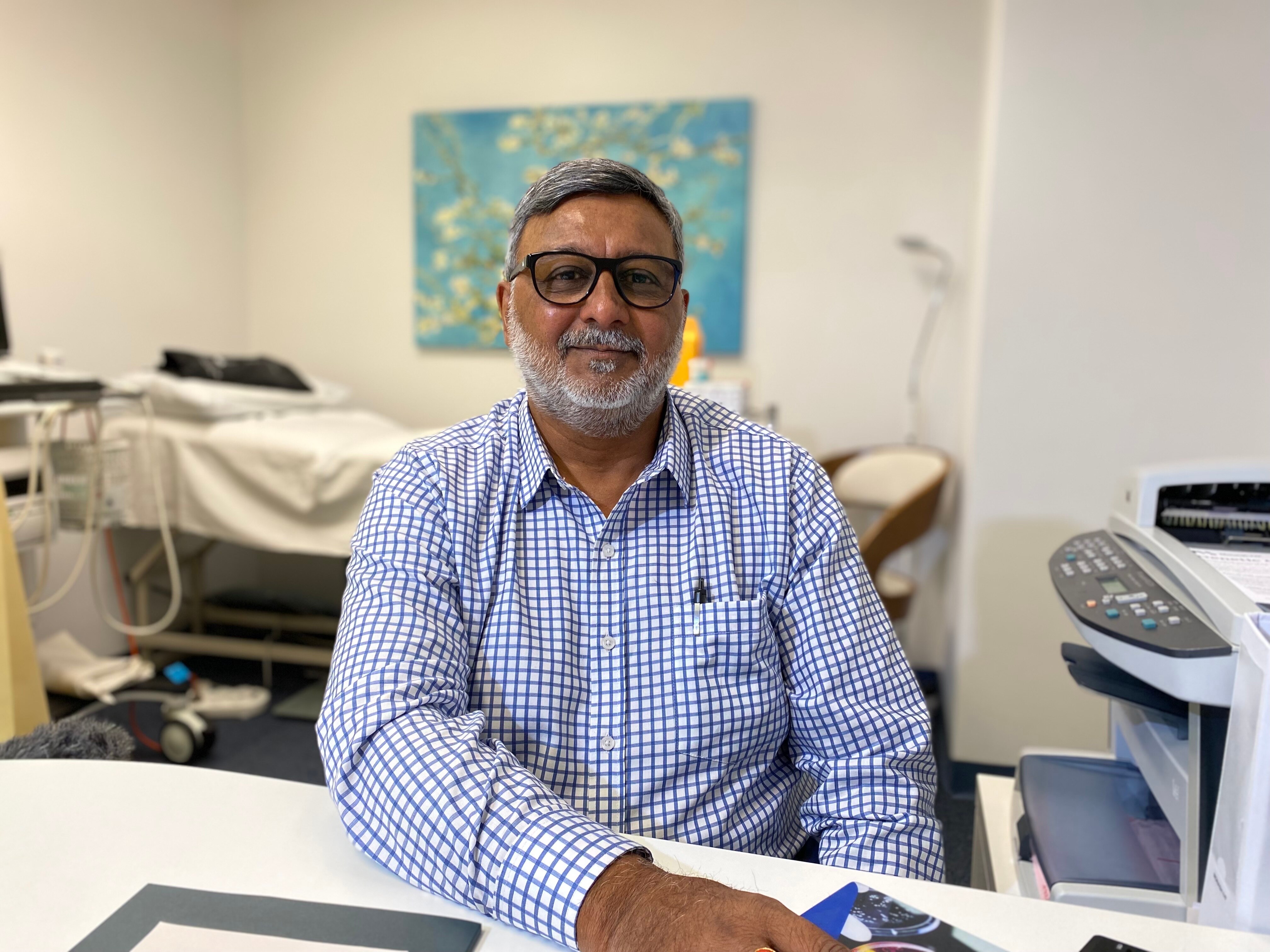 IVF treatment in outback Queensland requires couple to travel 12 hours for appointments - ABC News