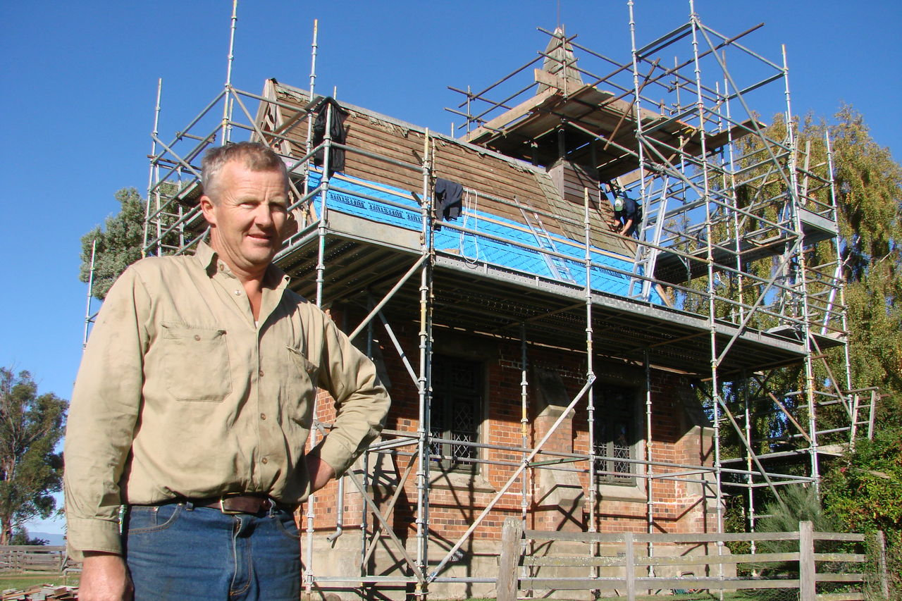 Shingling secrets shared on chapel scaffold - ABC News