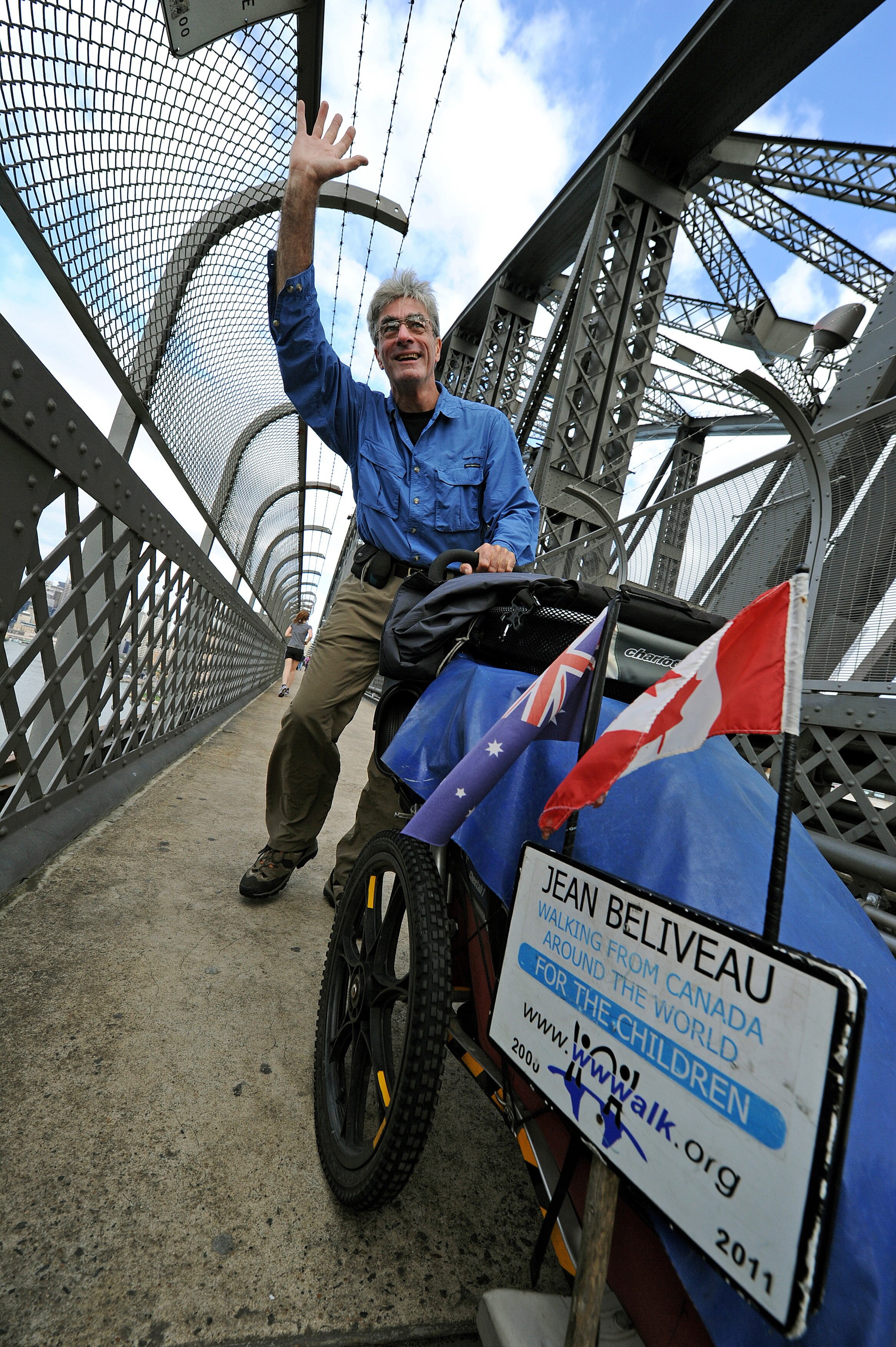 Man completes 11yr round-the-world walk - ABC News