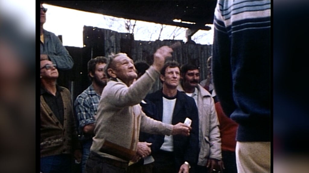 Kalgoorlie's first legal game of two-up in 1983 - ABC News