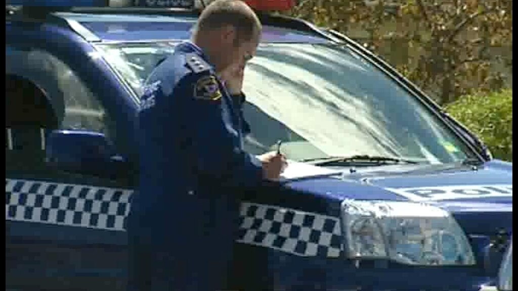 Budget cuts force police to surrender mobiles - ABC News