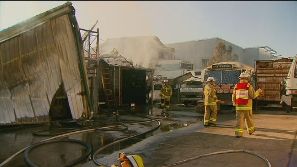 Squatters evacuated after massive fire in inner Sydney - ABC News