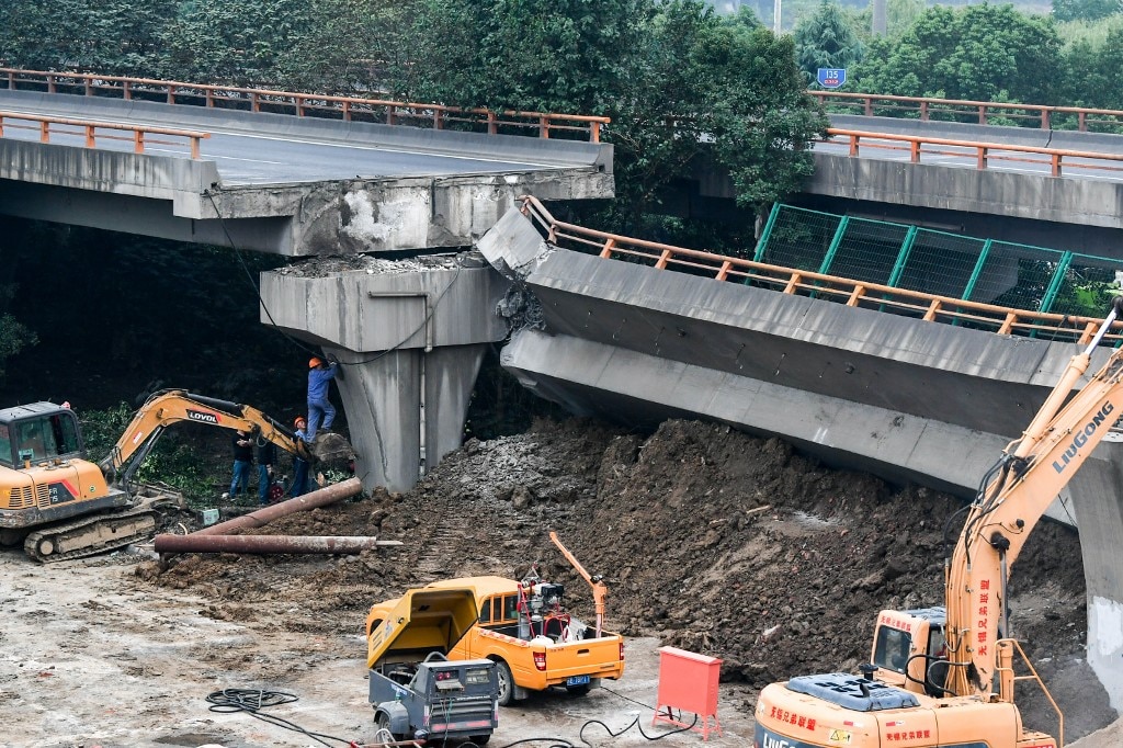 Bridge in China falls on cars below, killing three people - ABC News