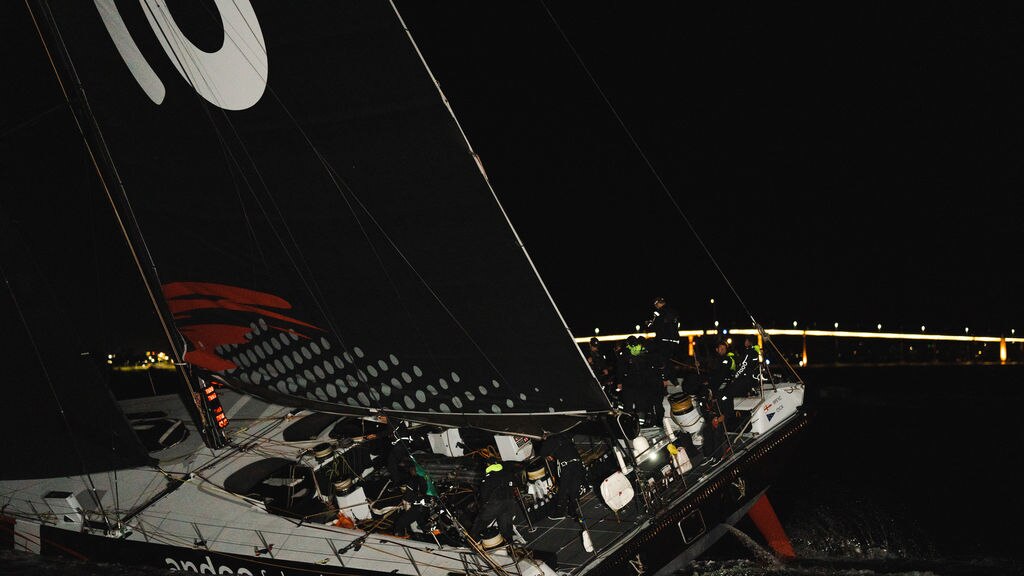 Andoo Comanche claims Sydney to Hobart line honours - ABC News