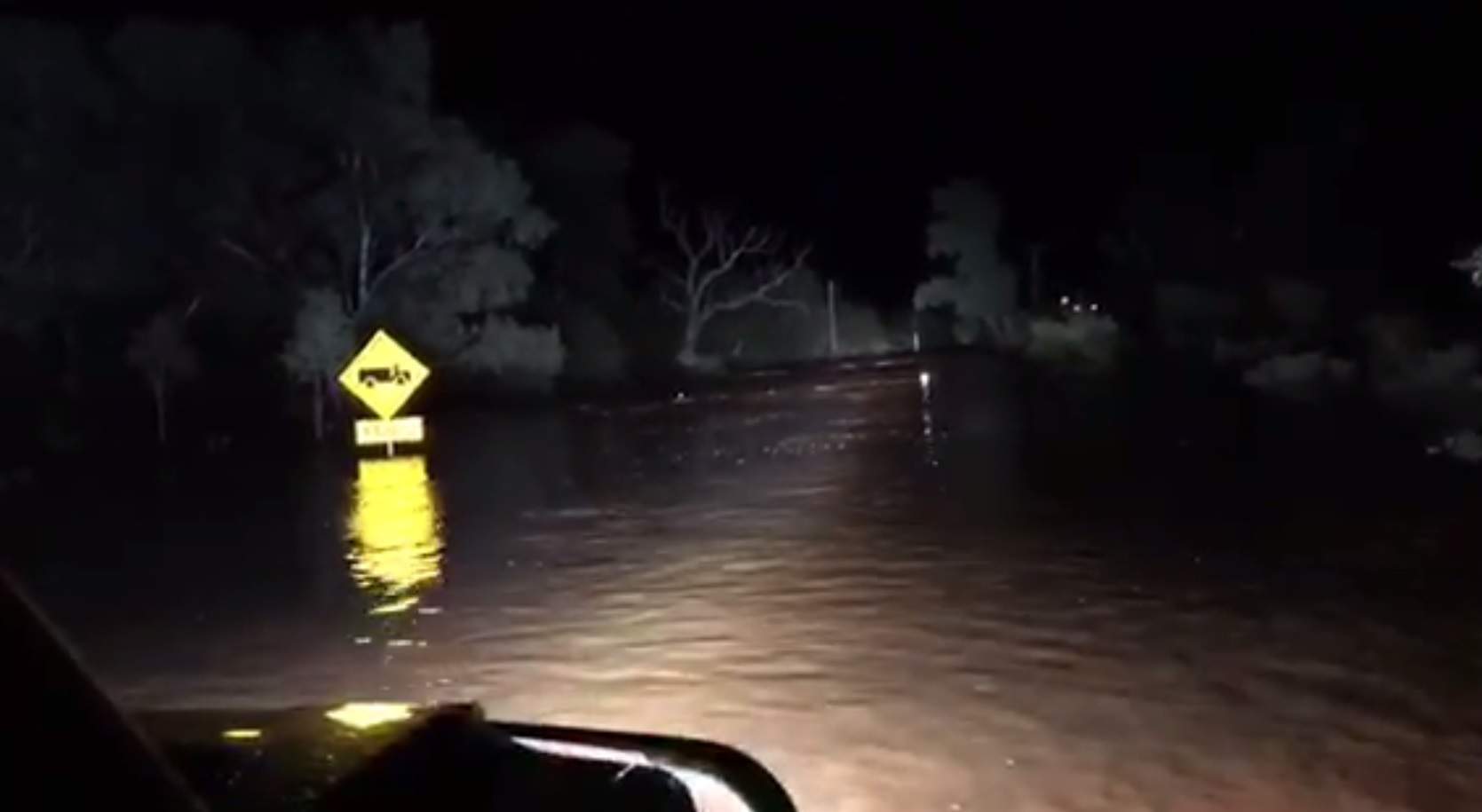 Flash flooding near Silverton (Supplied: Duncan Pickering) - ABC News