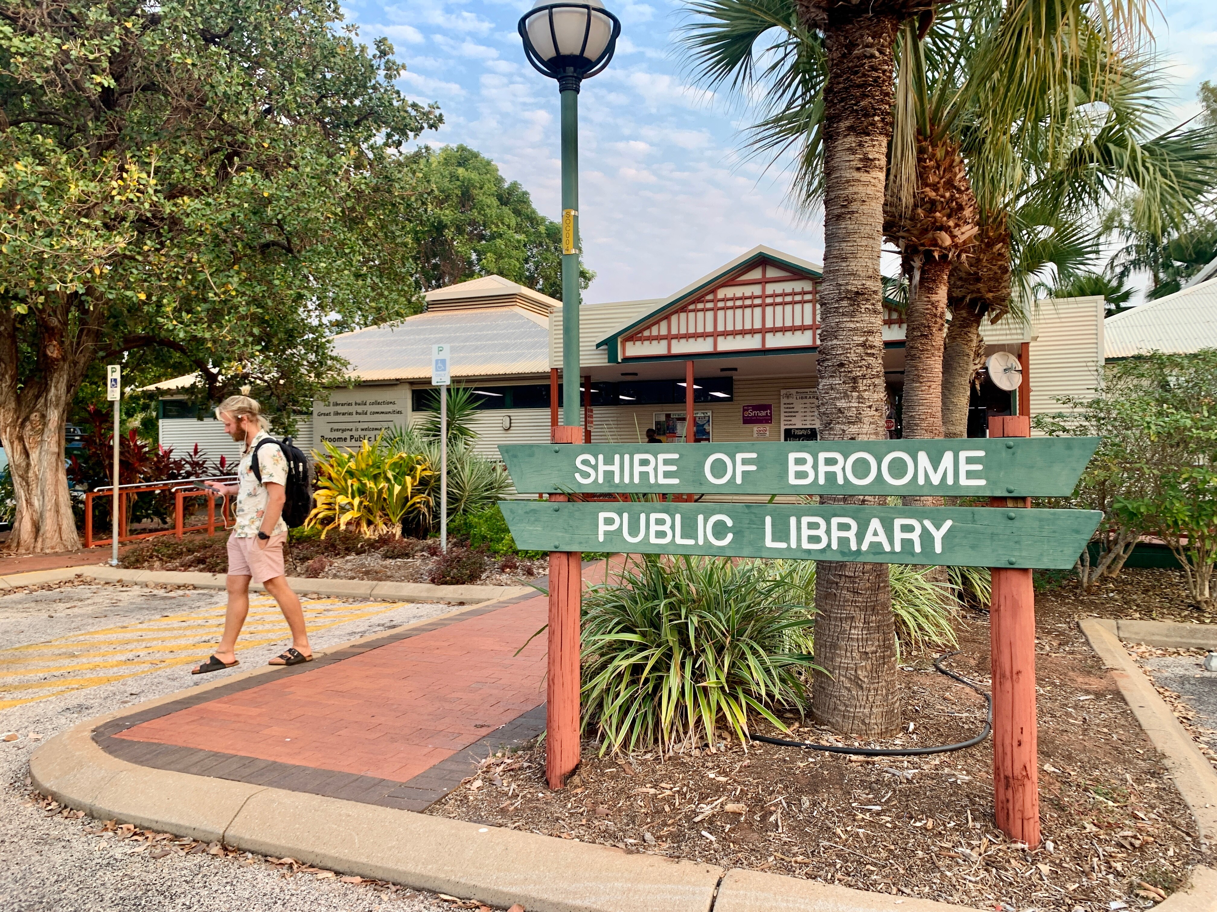 Private security guard numbers are increasing. What's behind the trend ...