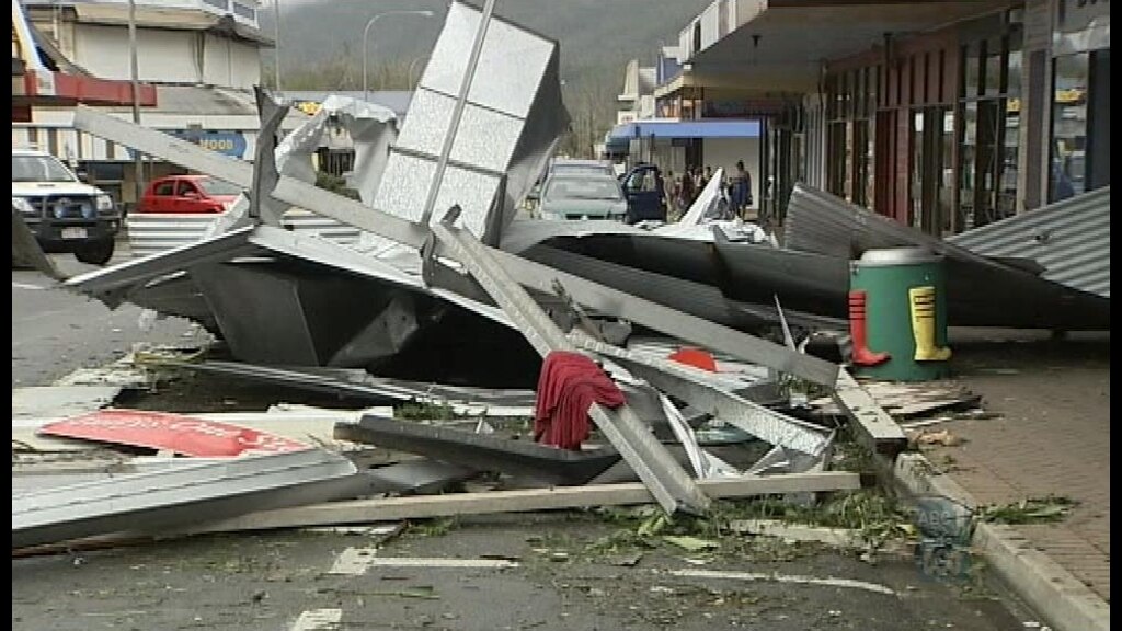 Tully locals take stock after cyclone - ABC News