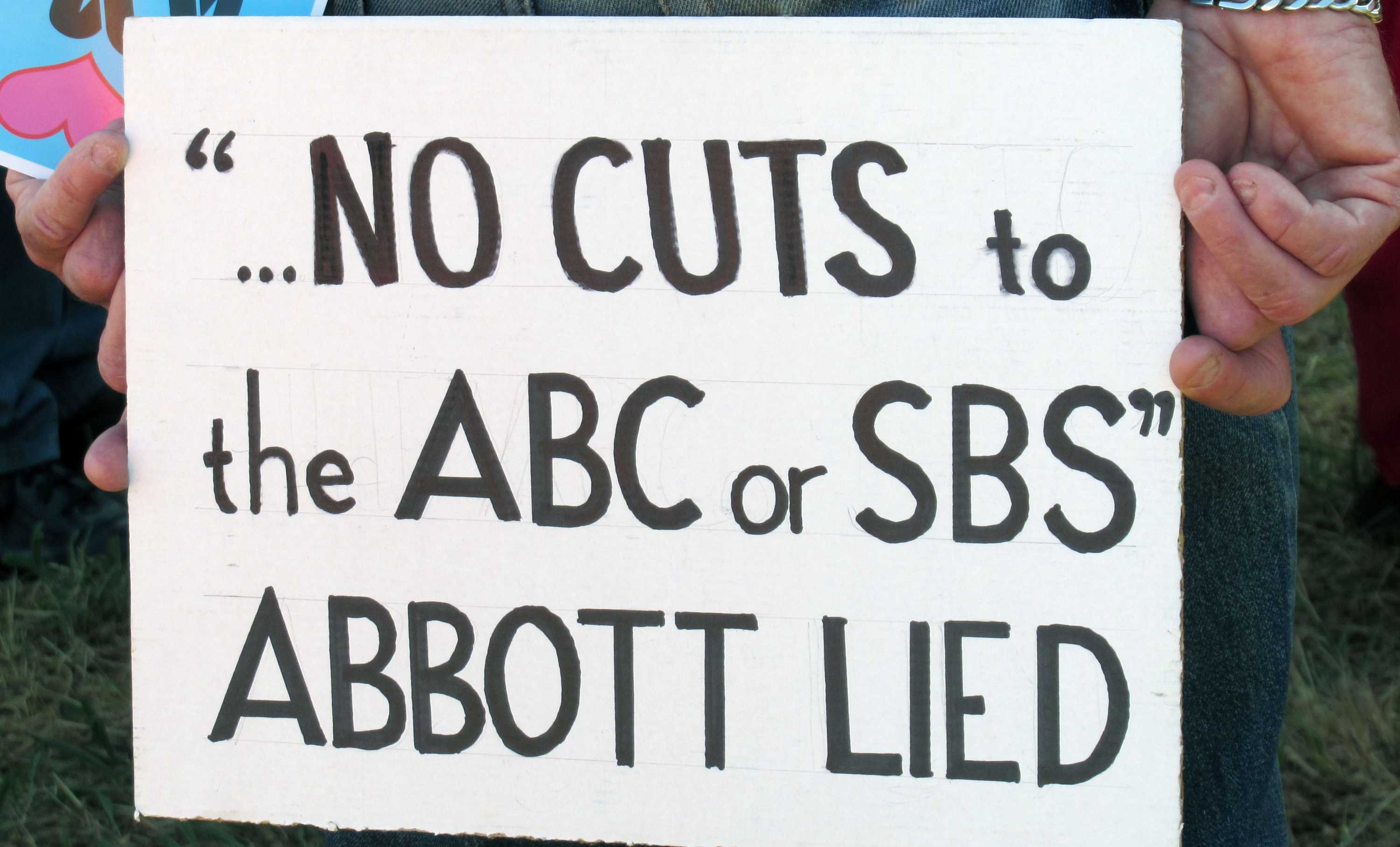 ABC supporters condemn cuts, 400 staff to go - ABC Radio