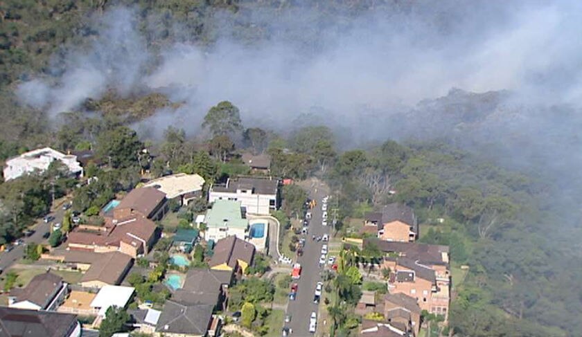 Firefighters warn Sydney bushfire threat remains - ABC News