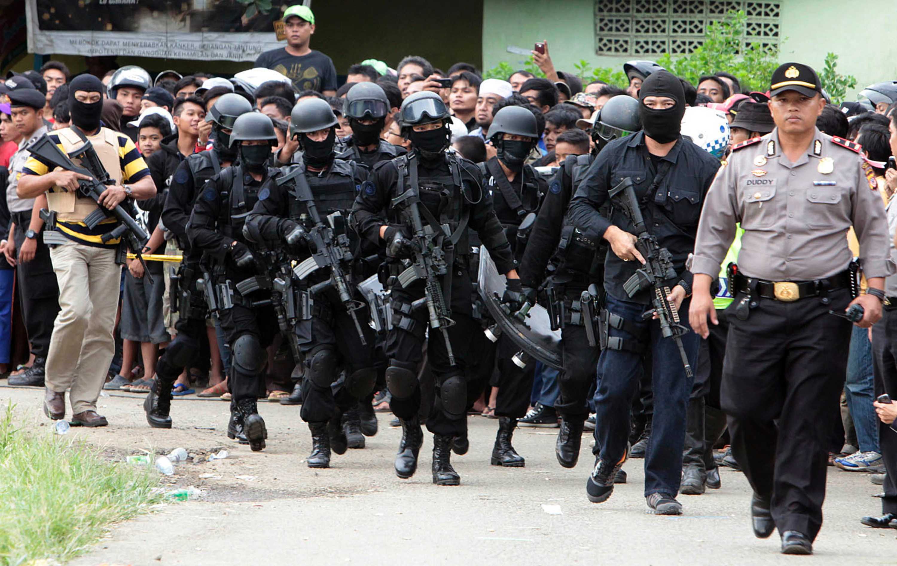 Seven killed during Indonesian anti-terrorism raids - ABC News