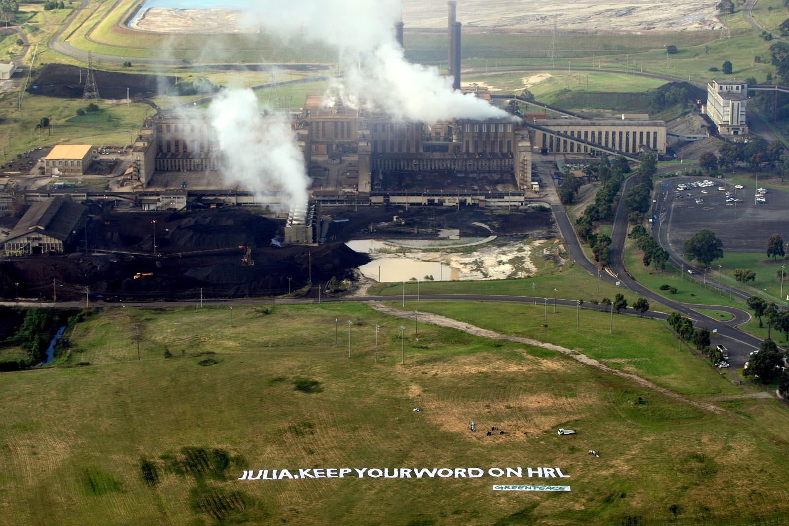 Activists protest at site of new power generator - ABC News