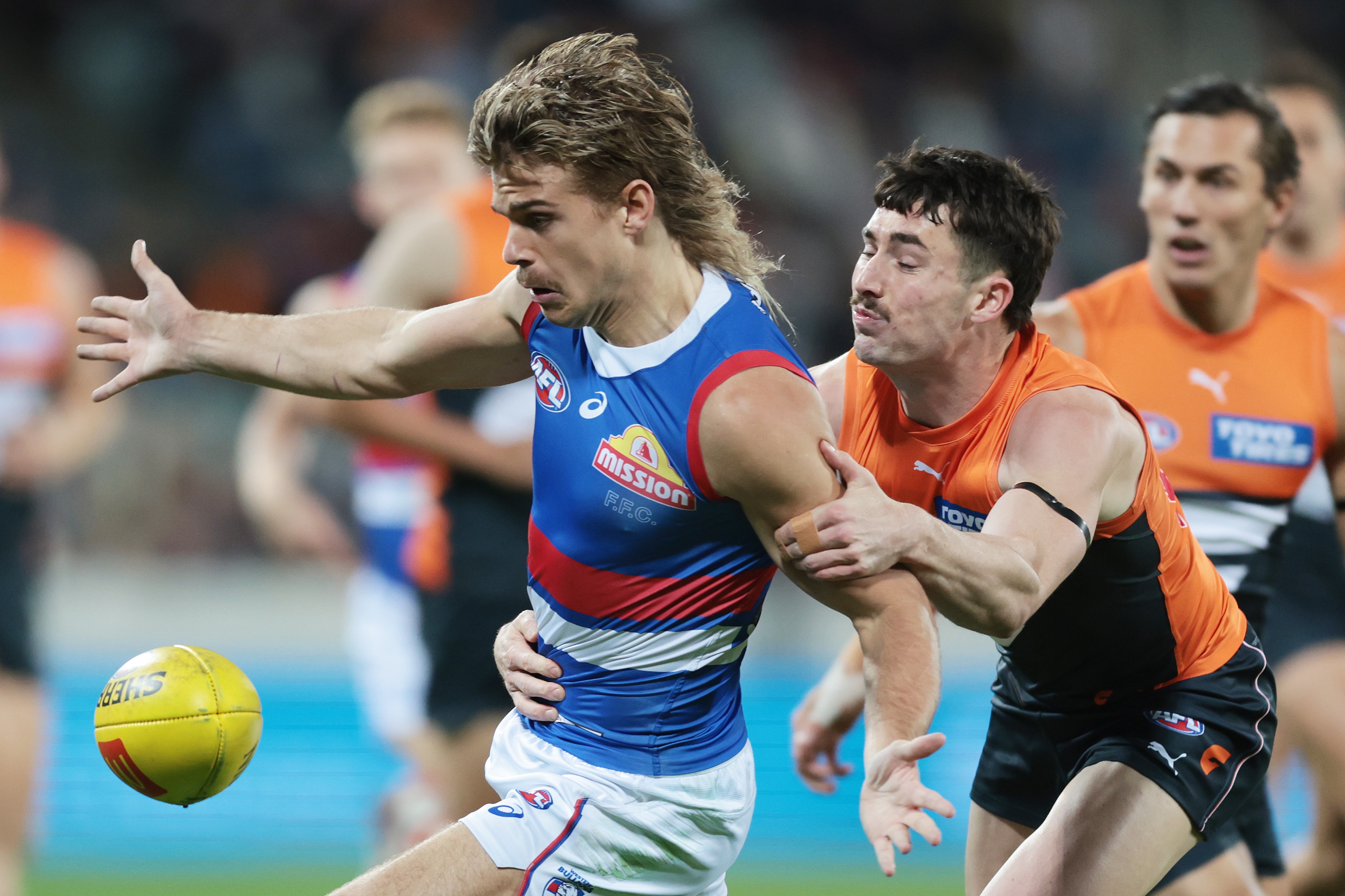 Western Bulldogs beat GWS in Canberra, Fremantle thump Hawthorn and ...