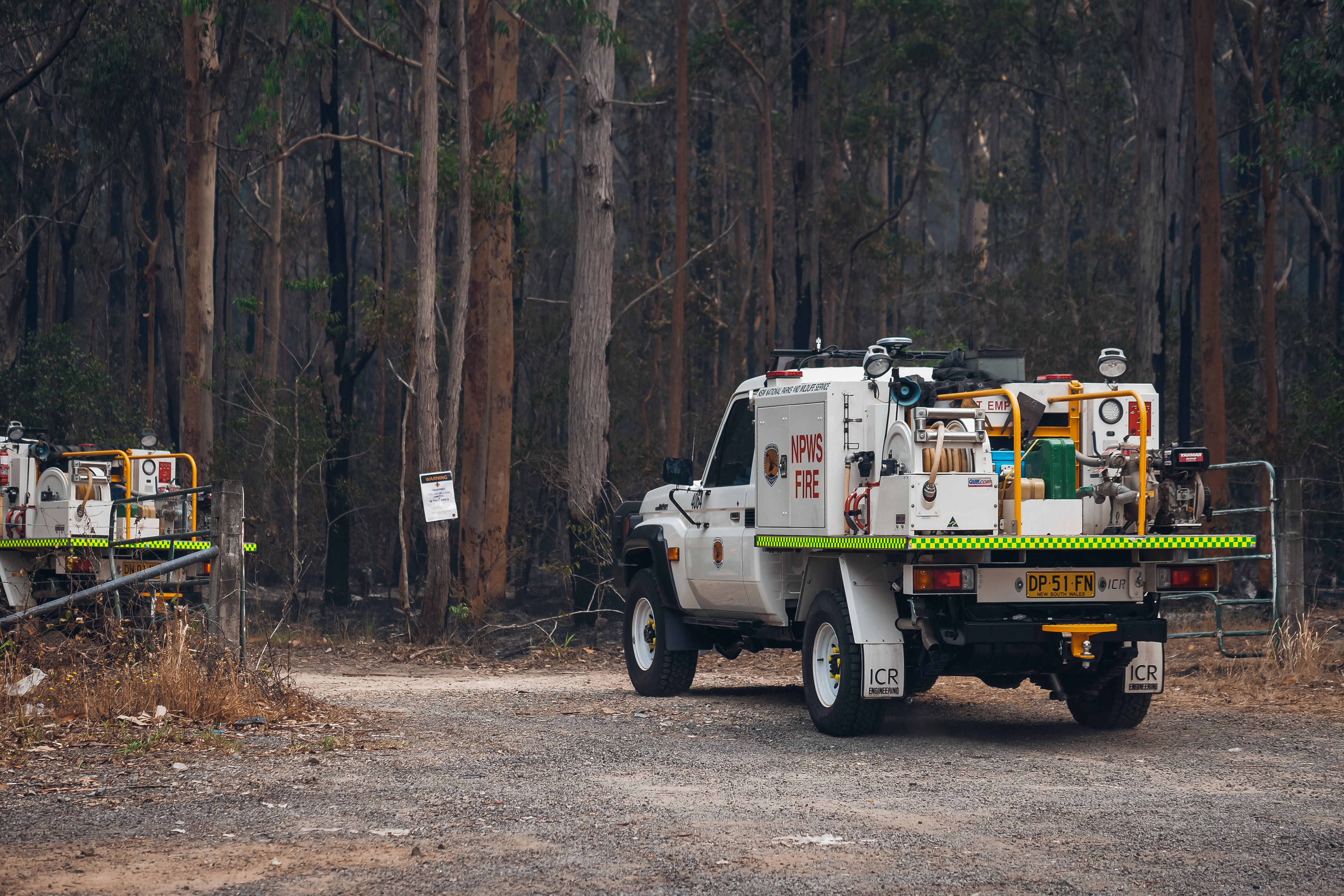 59yo NPWS firefighter killed by falling tree during bushfire prevention ...
