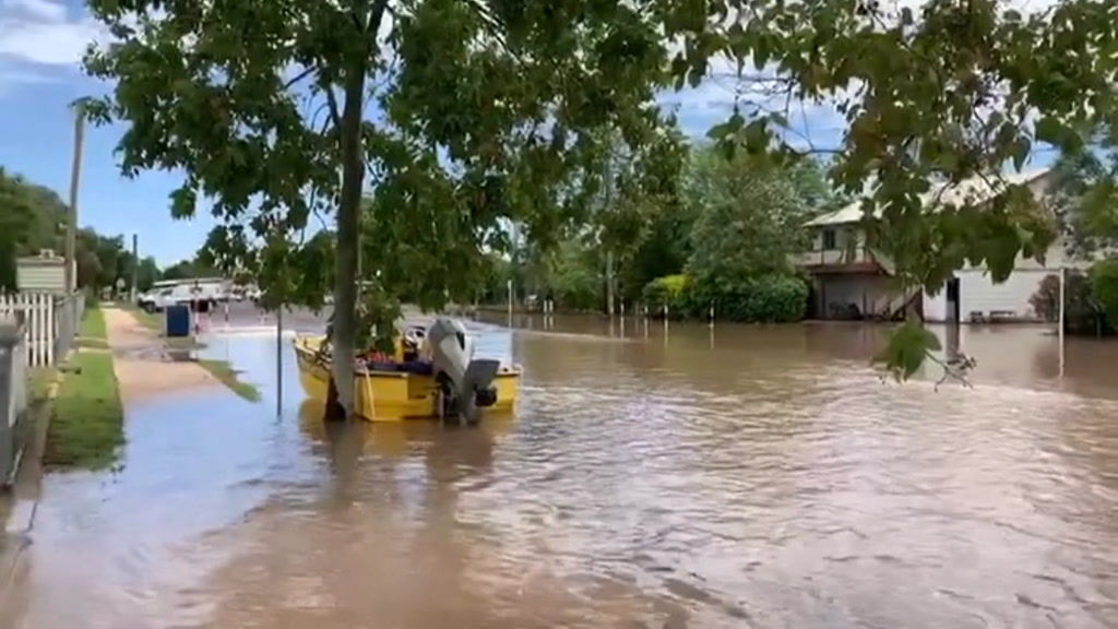 Flash flooding in Nambour - ABC News