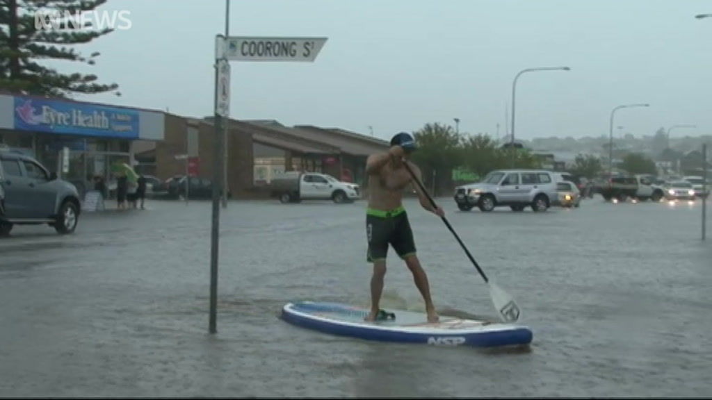 Power cut to Port Lincoln as flash flooding hits SA - ABC News
