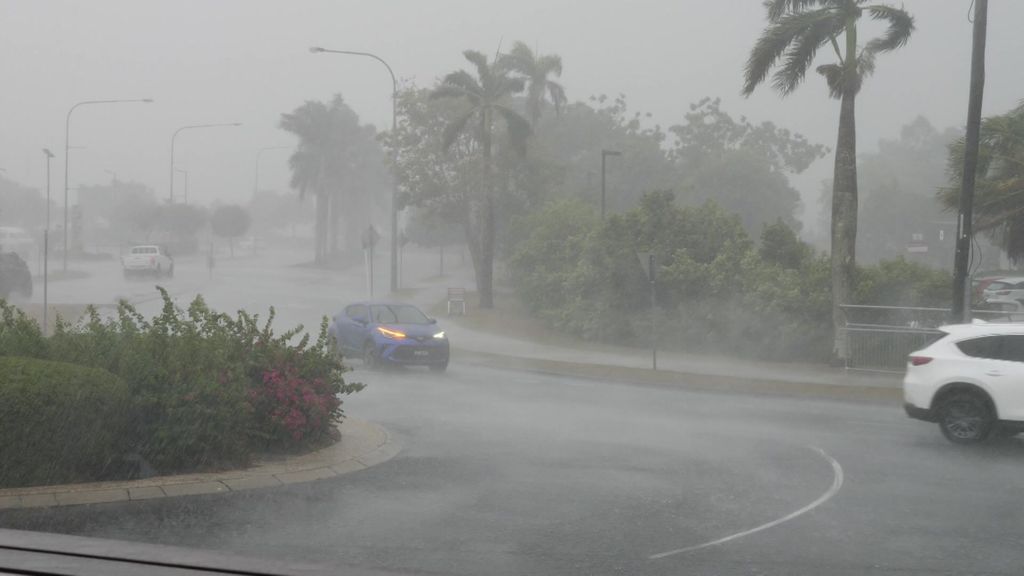 Storm hits Mackay - ABC News