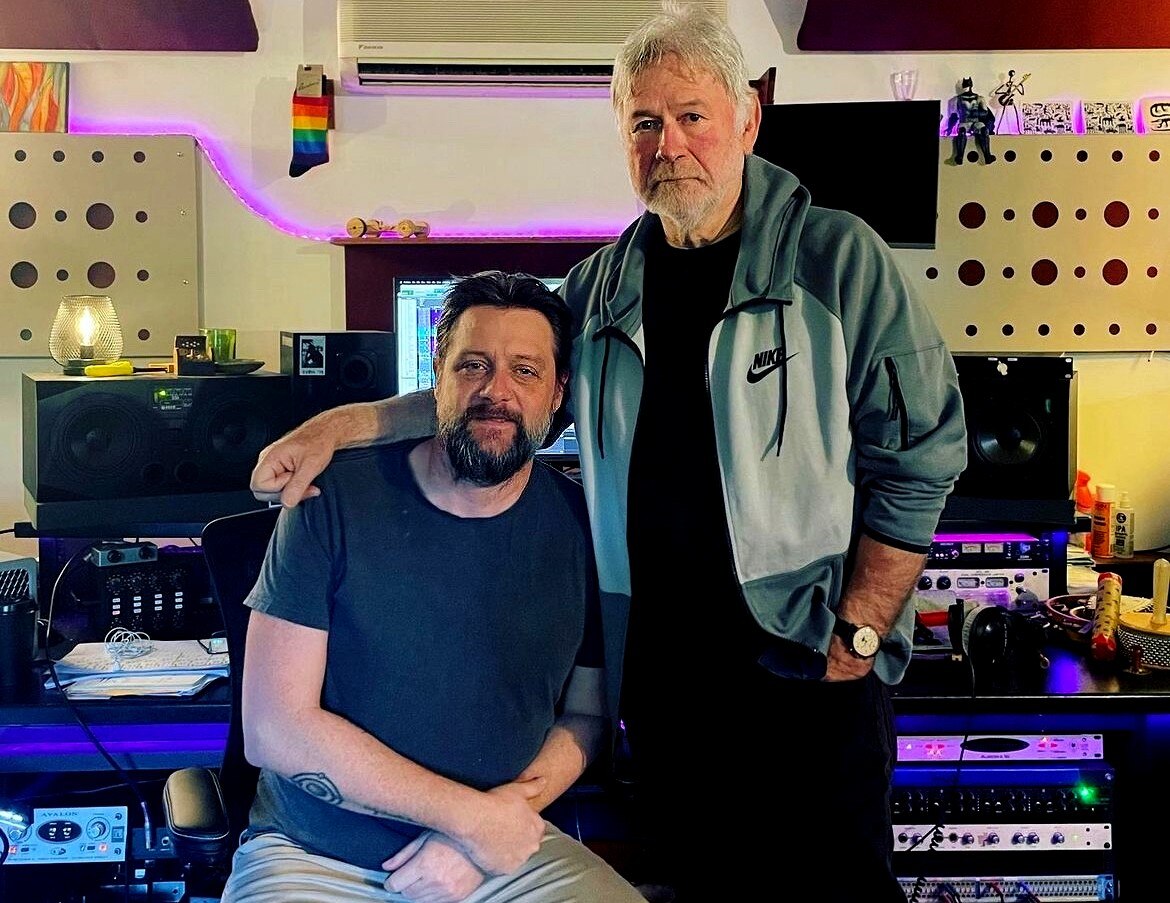 I Was Only 19 re-recorded by John Schumann from Redgum and The Waifs ...