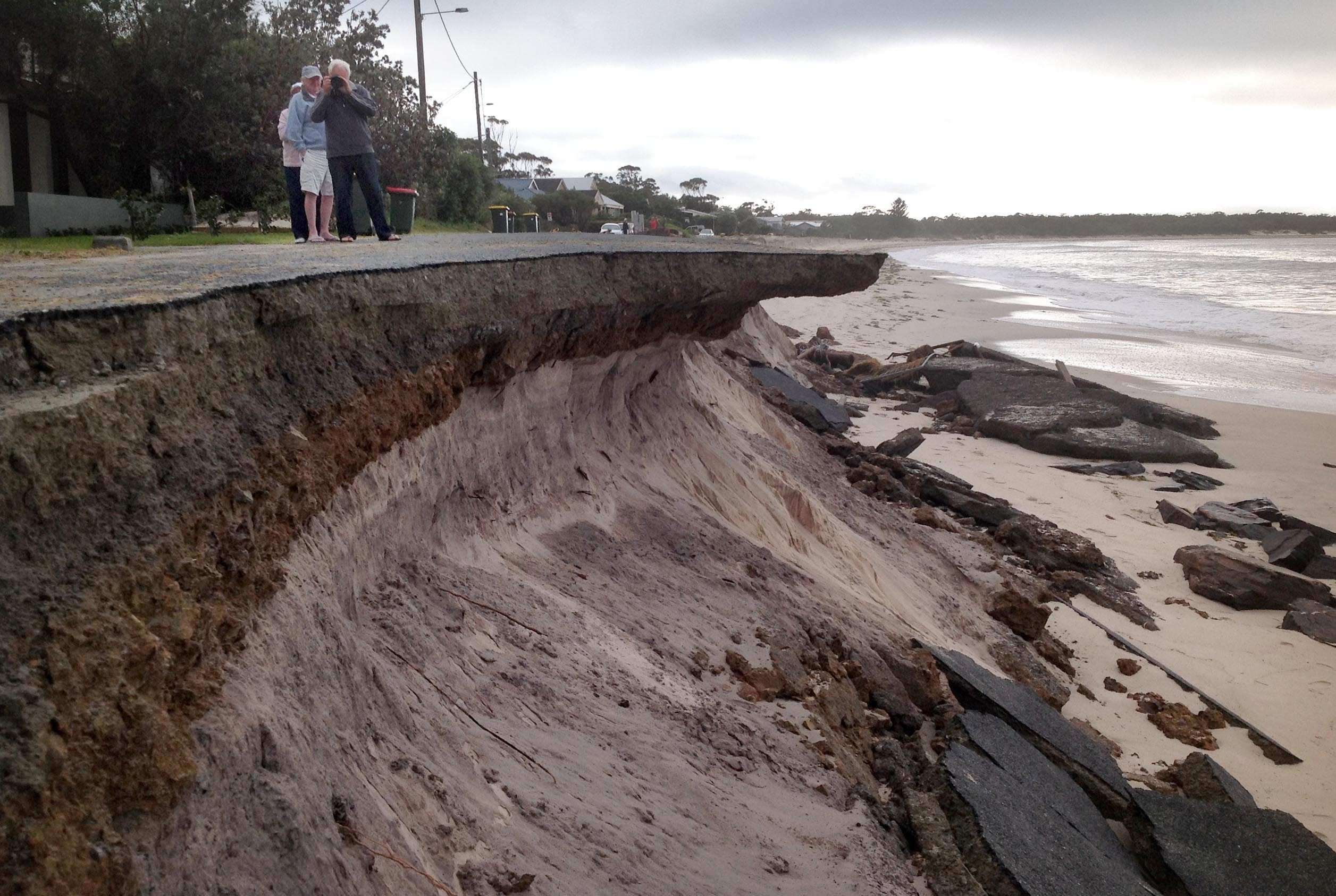 Bid to halt coastal erosion in NSW with funding boost - ABC News