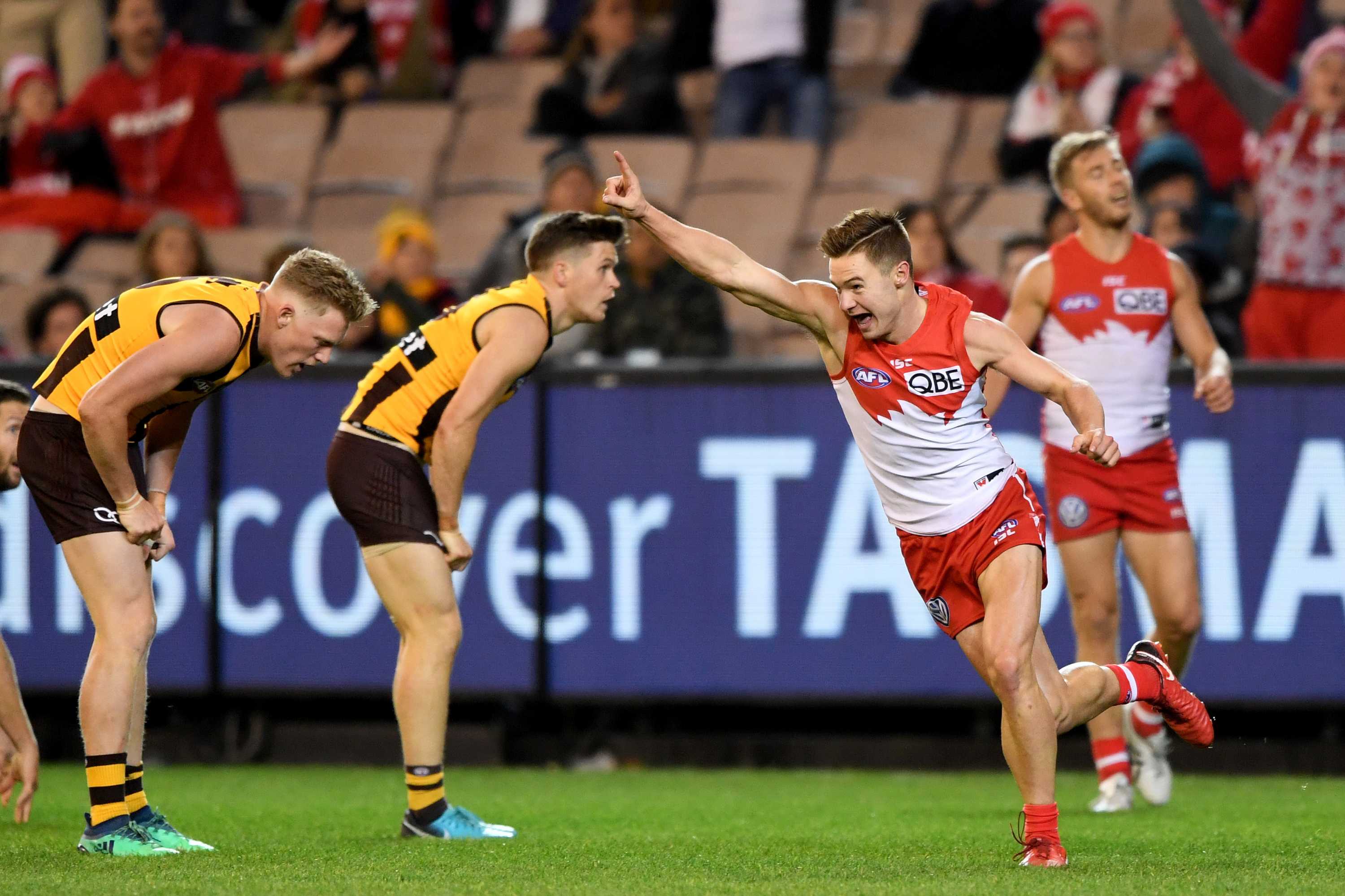 Sydney beats Hawthorn with late charge as Ben Ronke stuns AFL with ...