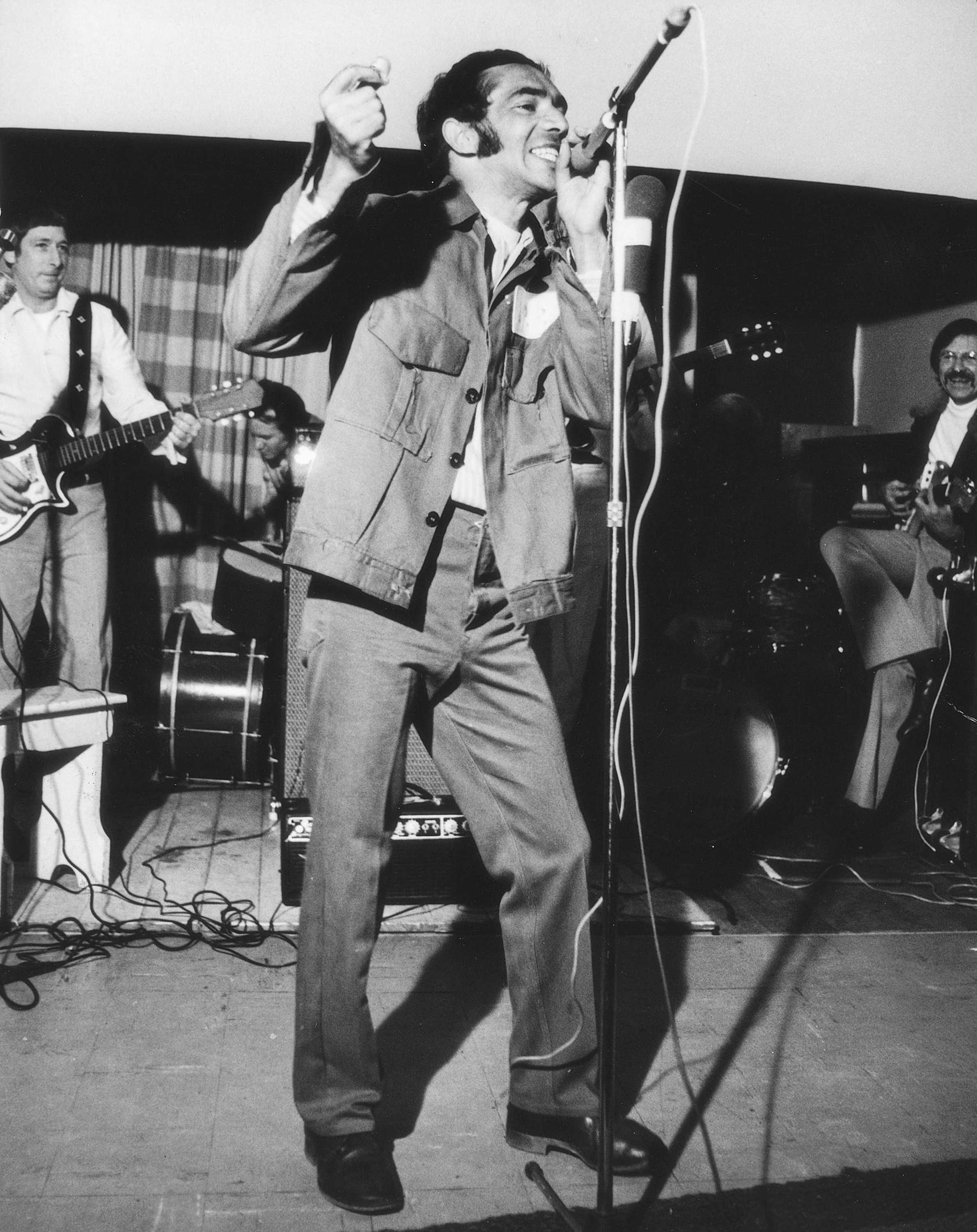 From child star to jailed singer, Vic Simms' The Loner is a cult ...