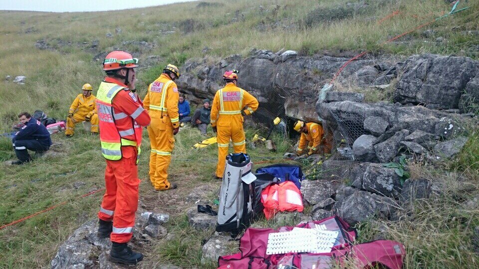 Man rescued after falling 15m into sinkhole in Victorian cave - ABC News