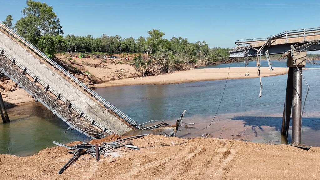 Demolition of the Fitzroy River Bridge begins - ABC News