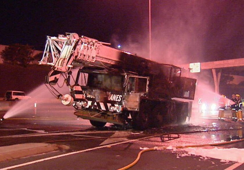 Crane fire on Tullamarine Freeway - ABC News